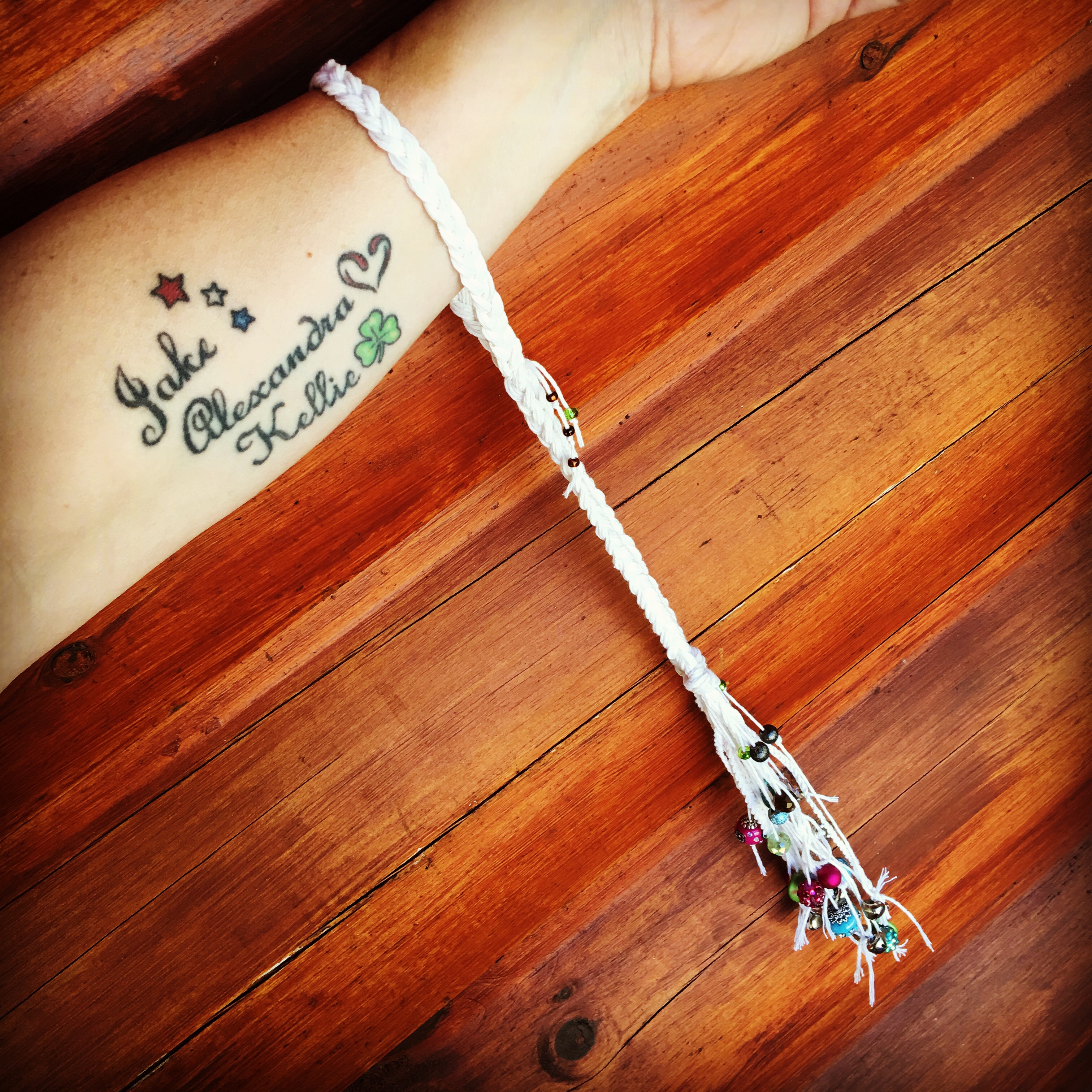 Makers Gotta Make: DIY Wool Gypsy Wrist Distaff – The 1764 Shepherdess